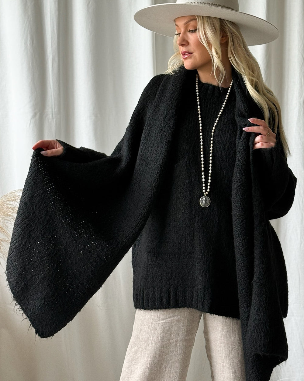 Isabella neule, musta – BYPIAS