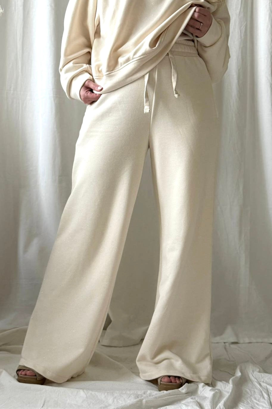 Sparkling sweatpants, off white – BYPIAS